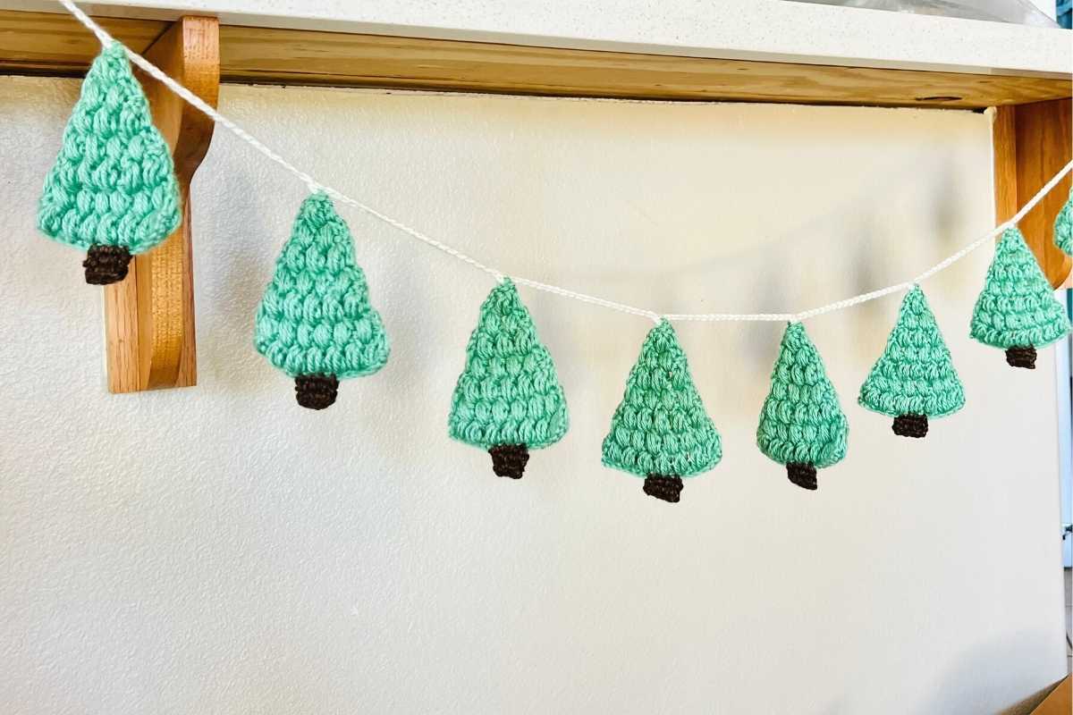 Crochet Christmas Tree Garland - Free Pattern